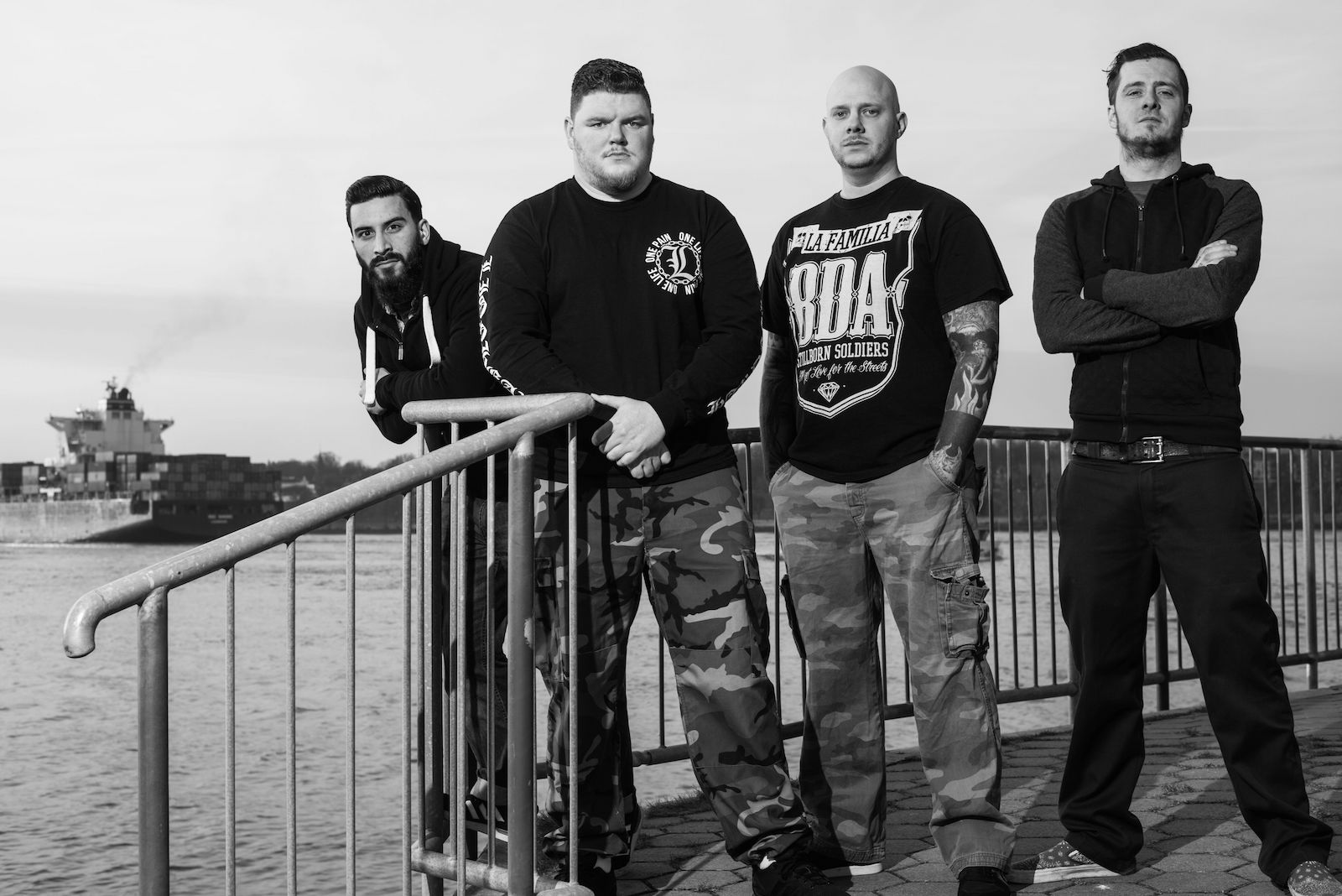 Brothers In Arms Metalinside Das Rock Und Metal Online Magazin